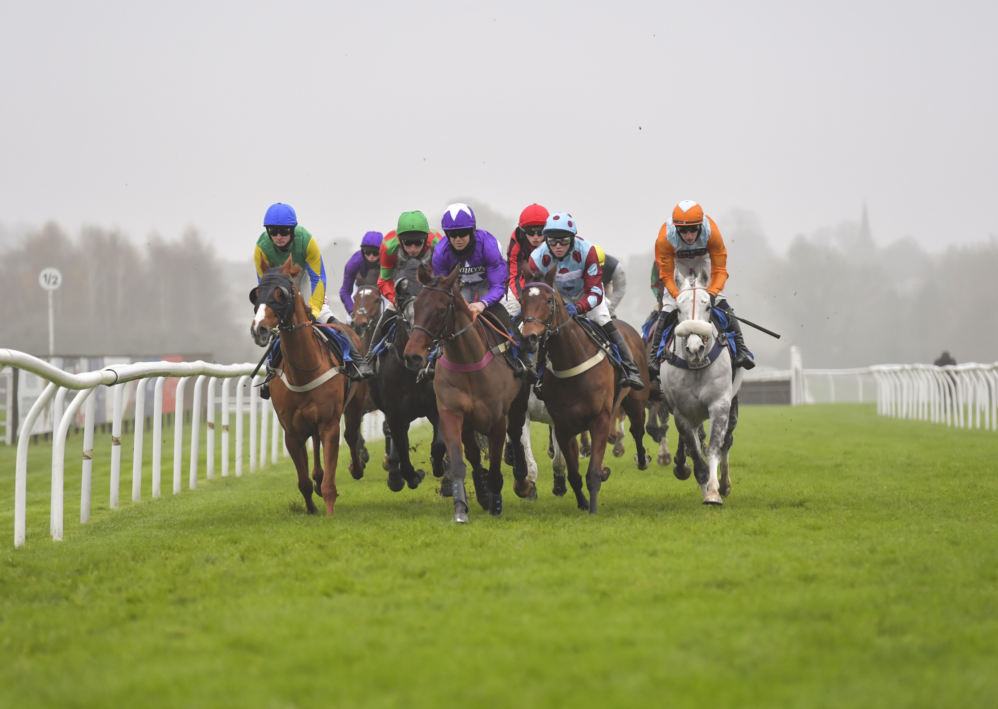 Leicester Racecourse | Tickets for Ladies Day | Leicester Days Out ...